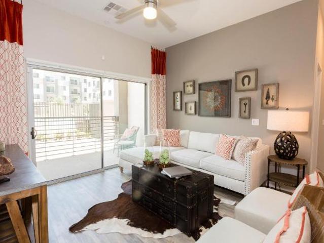 2 Br, 2 bath, Apartment 4949 N 7th St
