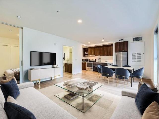 2 Br, 2 bath, Apartment 4949 S Landing Dr