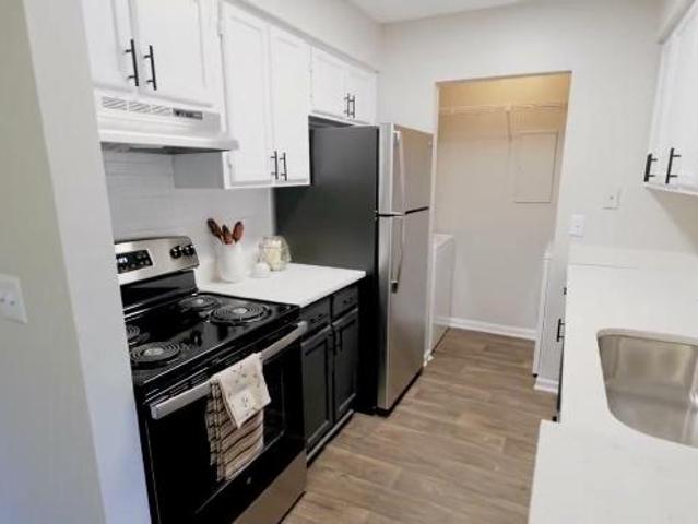 2 Br, 2 bath, Apartment 4960 Fountain Ford Vw
