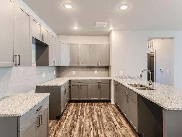 2 Br, 2 bath, Apartment 4960 Fountain Ford Vw