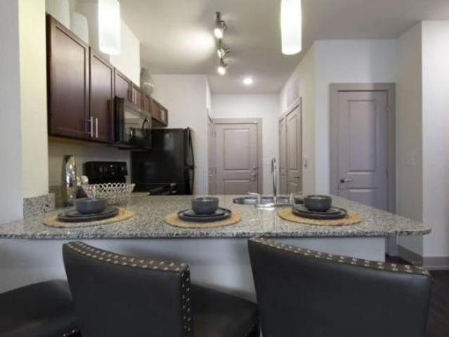 2 Br, 2 bath, Apartment 505 E Sheridan Ave