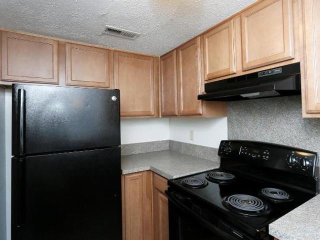2 Br, 2 bath, Apartment 5000 Mabeline Rd