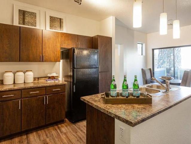 2 Br, 2 bath, Apartment 5000 N Mall Way