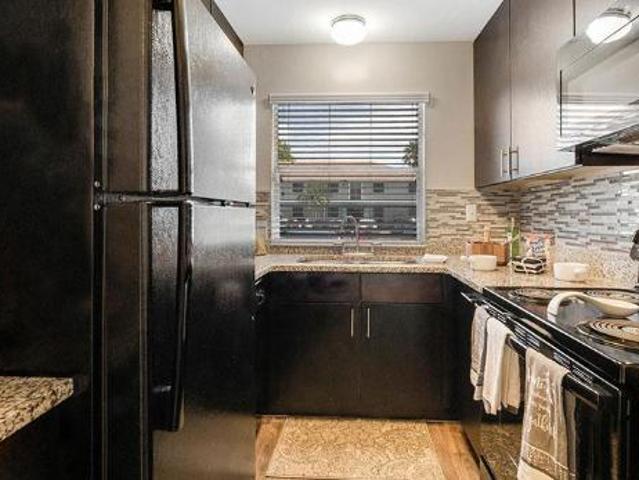 2 Br, 2 bath, Apartment 500 N Congress Avenue