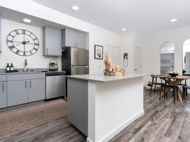 2 Br, 2 bath, Apartment 500 Douglass St