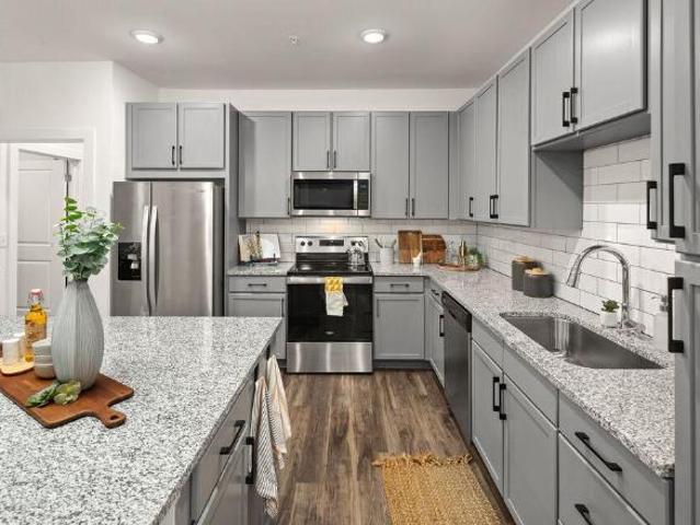 2 Br, 2 bath, Apartment 500 Lama Dr