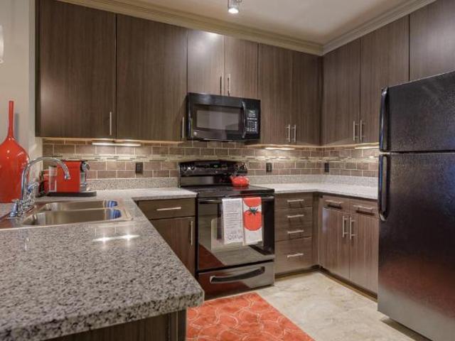 2 Br, 2 bath, Apartment 500 S LaSalle St