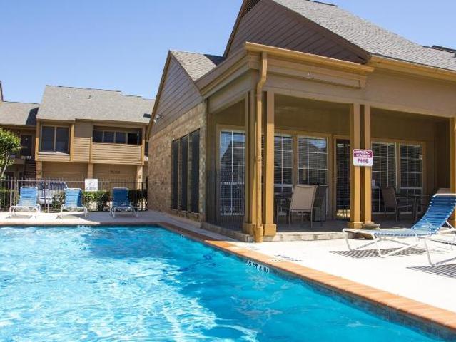 2 Br, 2 bath, Apartment 5015 Courtside Drive