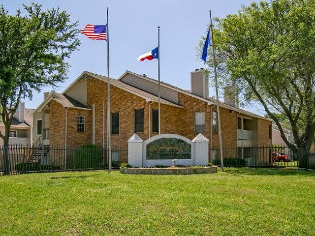2 Br, 2 bath, Apartment 5015 Courtside Drive
