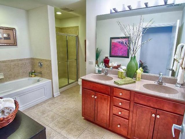 2 Br, 2 bath, Apartment 50 S Grove Ave
