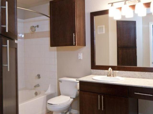 2 Br, 2 bath, Apartment 5140 Willis Ave