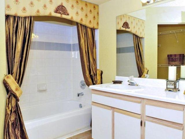 2 Br, 2 bath, Apartment 5100 W Sample Rd
