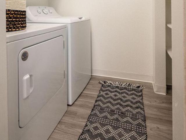 2 Br, 2 bath, Apartment 5100 Mesa Del Oso Rd NE