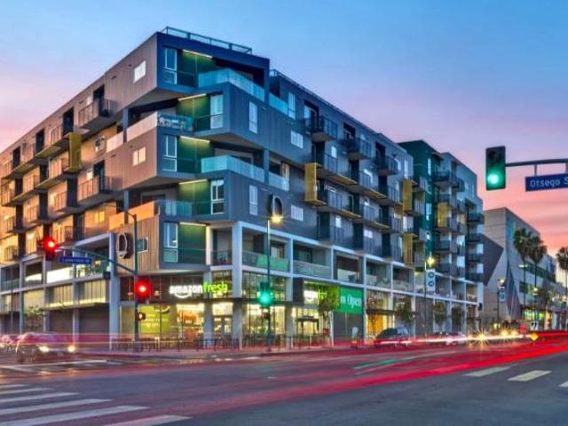 2 Br, 2 bath, Apartment 5115 Lankershim Blvd