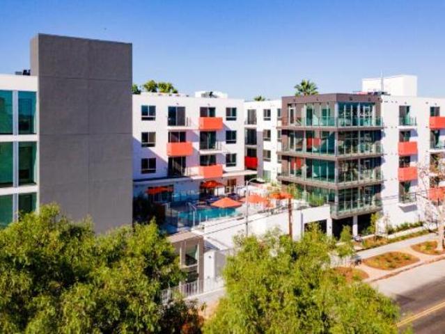 2 Br, 2 bath, Apartment 525 N Wilton Place
