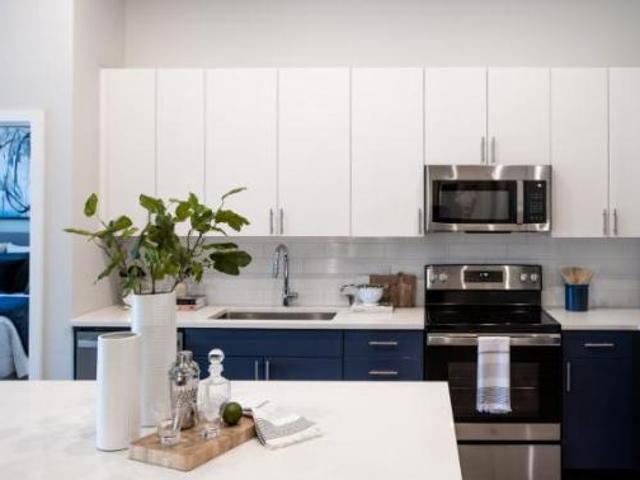 2 Br, 2 bath, Apartment 525 E 21st St