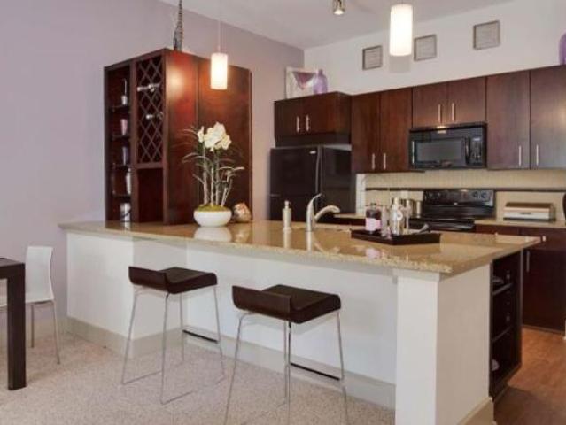 2 Br, 2 bath, Apartment 525 Glen Iris Dr NE