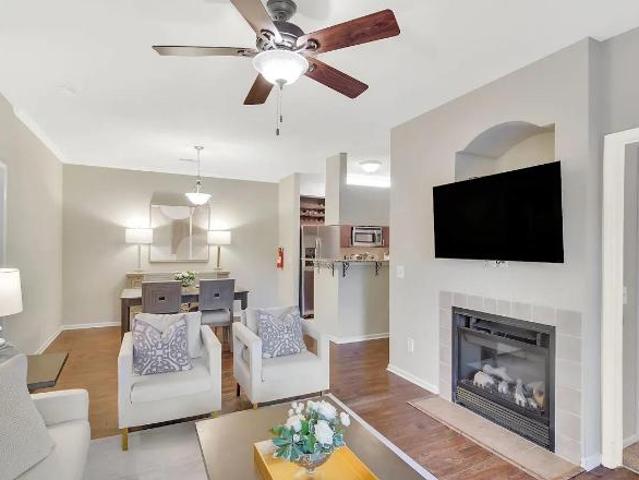2 Br, 2 bath, Apartment 5201 Lakeland Blvd