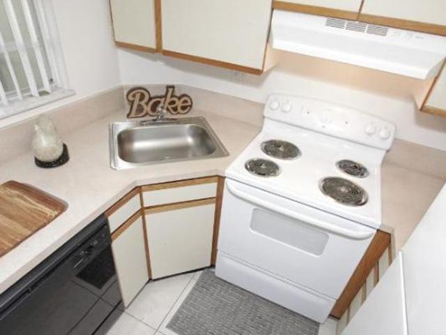 2 Br, 2 bath, Apartment 5201 North Dixie Highway