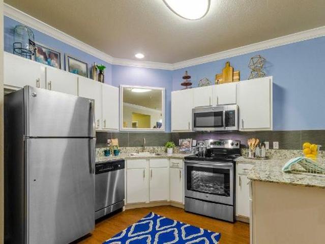 2 Br, 2 bath, Apartment 5201 Par Dr