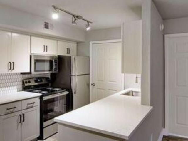 2 Br, 2 bath, Apartment 5205 W Thunderbird Rd