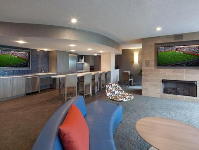 2 Br, 2 bath, Apartment 520 N Kingsbury St