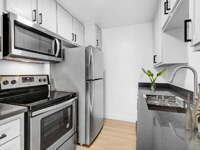 2 Br, 2 bath, Apartment 520 Kelton Ave