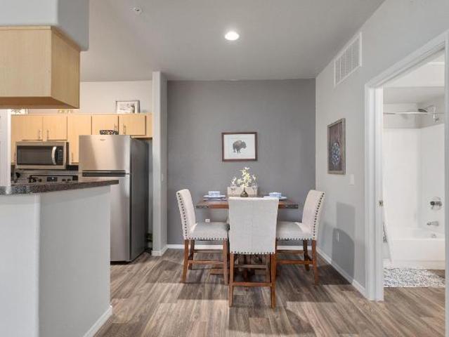 2 Br, 2 bath, Apartment 5210 E Hampton Ave
