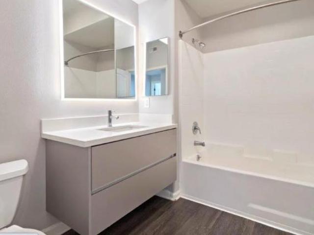 2 Br, 2 bath, Apartment 5353 Wilshire Boulevard