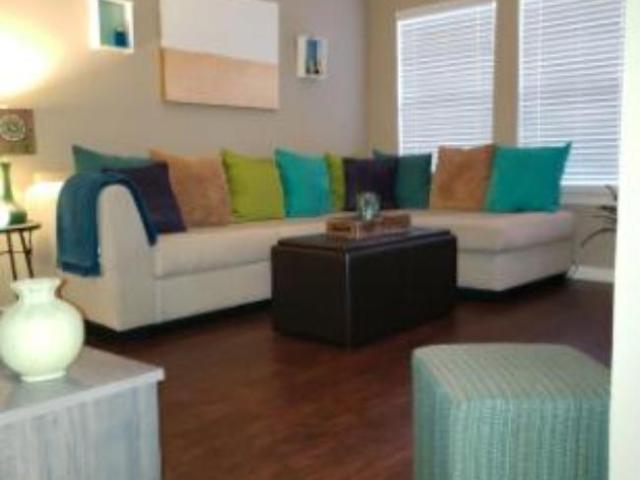 2 Br, 2 bath, Apartment 5300 W Memorial Rd