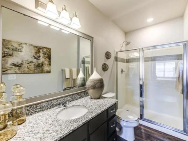 2 Br, 2 bath, Apartment 5301 N Tarrant Parkway