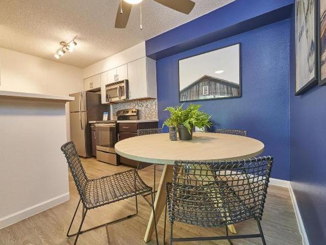 2 Br, 2 bath, Apartment 5312 S Broadway Cir