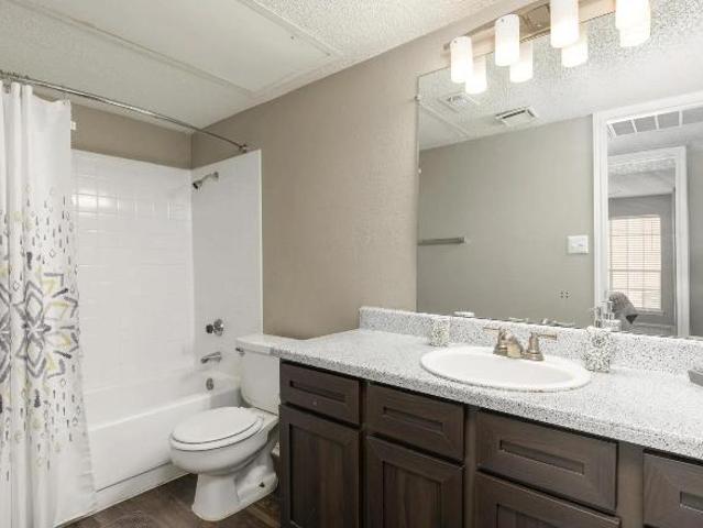 2 Br, 2 bath, Apartment 5440 N Jim Miller Rd