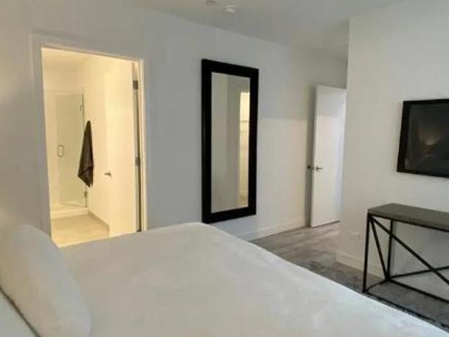2 Br, 2 bath, Apartment 546 Green Bay Rd