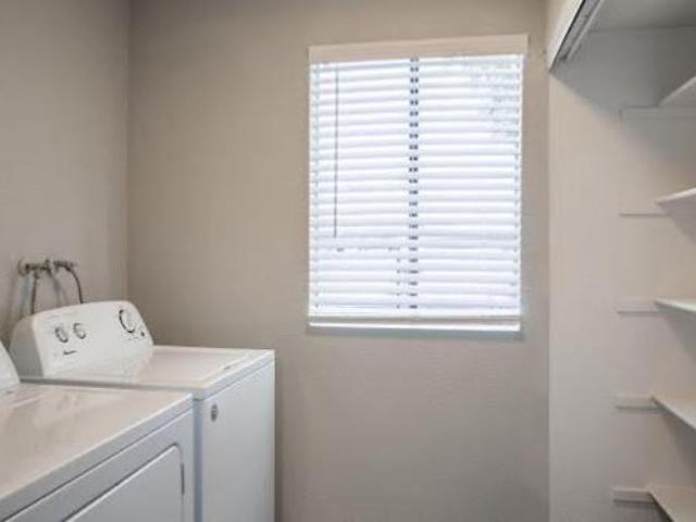 2 Br, 2 bath, Apartment 546 S Country Club Dr