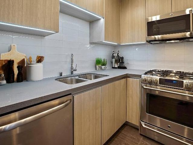 2 Br, 2 bath, Apartment 5420 5432 Yolanda Ave