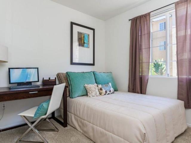2 Br, 2 bath, Apartment 5540 Ocean Gate Ln