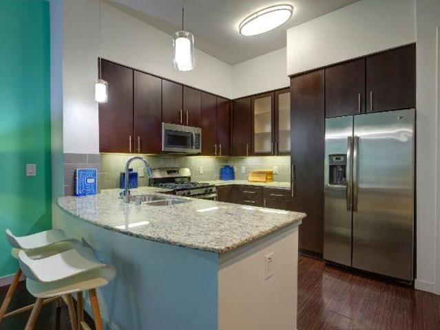 2 Br, 2 bath, Apartment 5550 Grosvenor Blvd