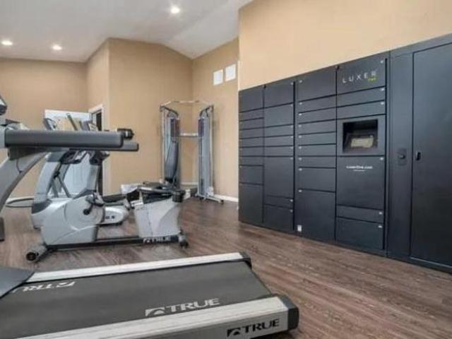 2 Br, 2 bath, Apartment 5560 N Portland Ave