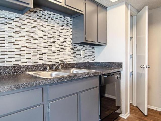 2 Br, 2 bath, Apartment 5580 Harvest Hill Road