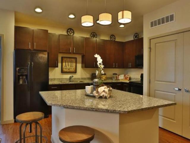 2 Br, 2 bath, Apartment 5510 Spine Rd