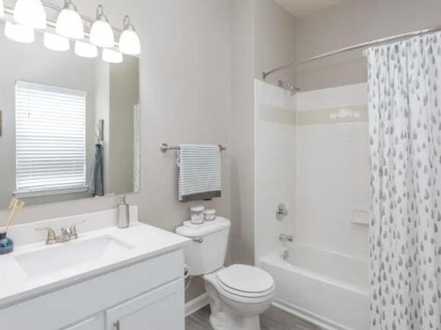 2 Br, 2 bath, Apartment 5512 Sunlight Dr