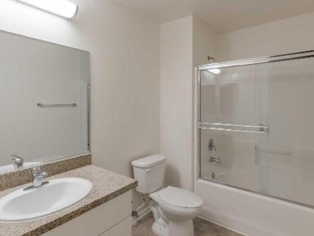 2 Br, 2 bath, Apartment 5536 Lindley Avenue