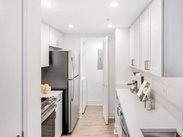 2 Br, 2 bath, Apartment 5600 West Atlantic Avenue