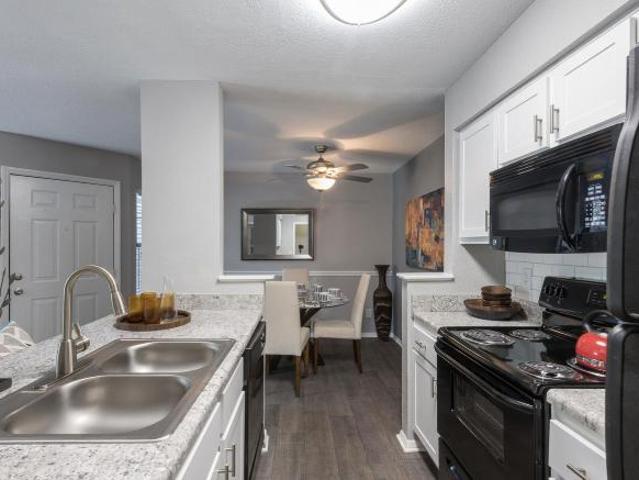 2 Br, 2 bath, Apartment 5600 Briar Oak Ln