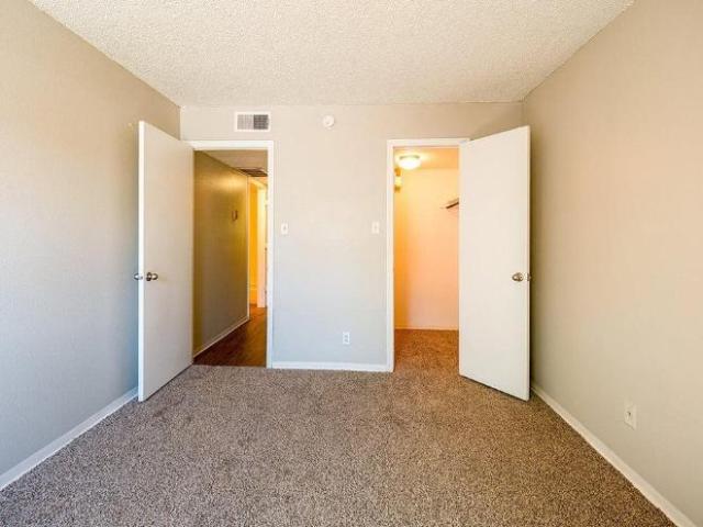 2 Br, 2 bath, Apartment 5600 Gibson Blvd SE