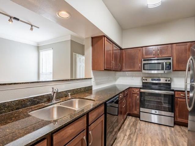 2 Br, 2 bath, Apartment 5750 E University Blvd