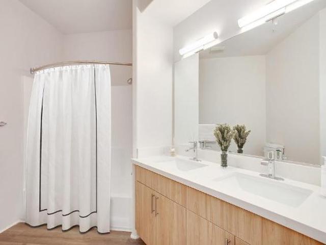 2 Br, 2 bath, Apartment 5700 W Centinela