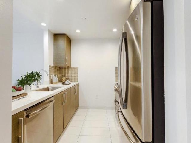 2 Br, 2 bath, Apartment 5845 Carlton Way