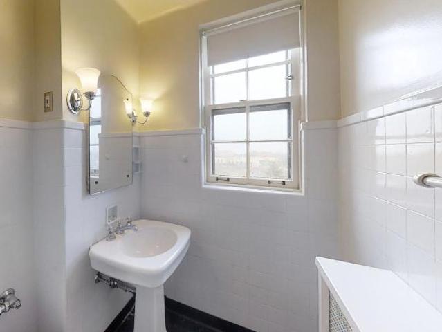 2 Br, 2 bath, Apartment 5801 S Dorchester Ave